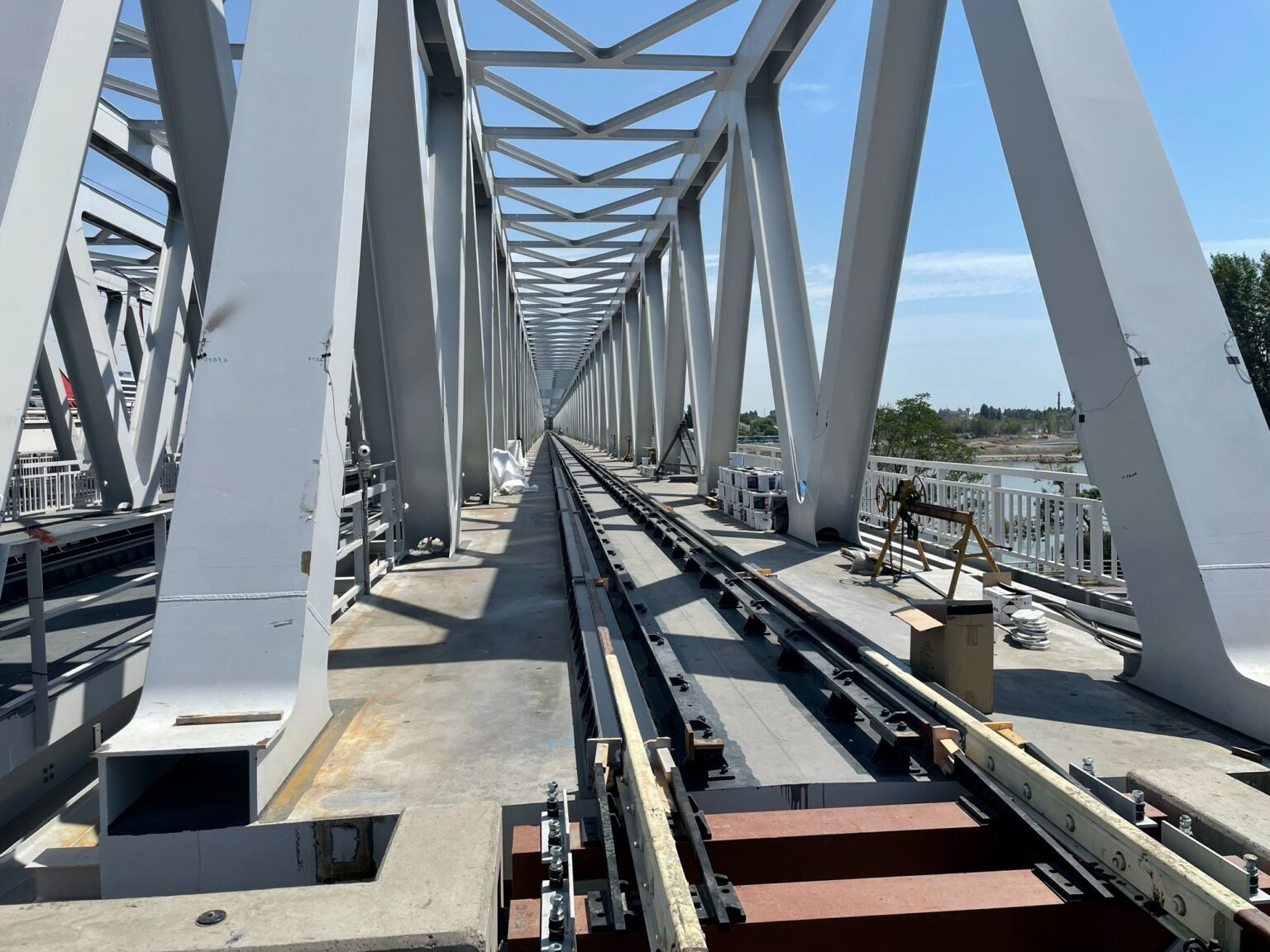 Renovación de vía en tres puentes de ferrocarril pesado - edilon)(sedra