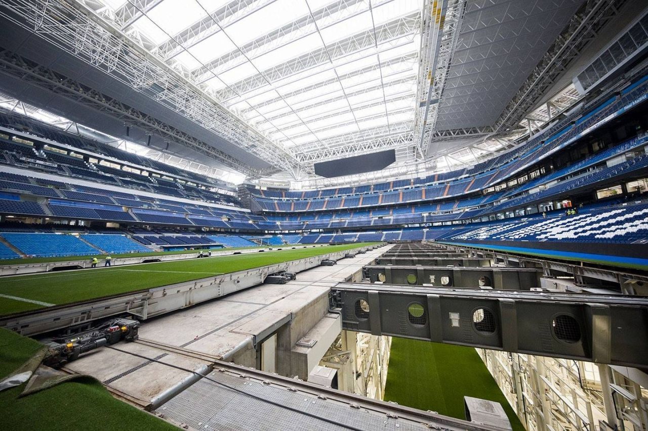 Smooth Rolling: Bernabéu's Retractable Pitch on Corkelast® ERS - edilon ...